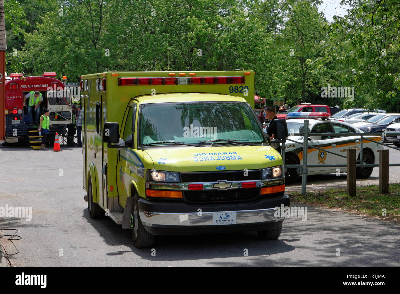 Ambulance leaving hi-res stock photography and images - Alamy