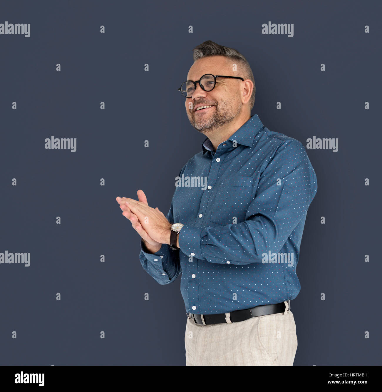 Clapping pose hi-res stock photography and images - Alamy