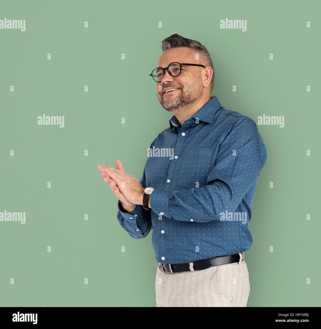 Clapping pose hi-res stock photography and images - Alamy