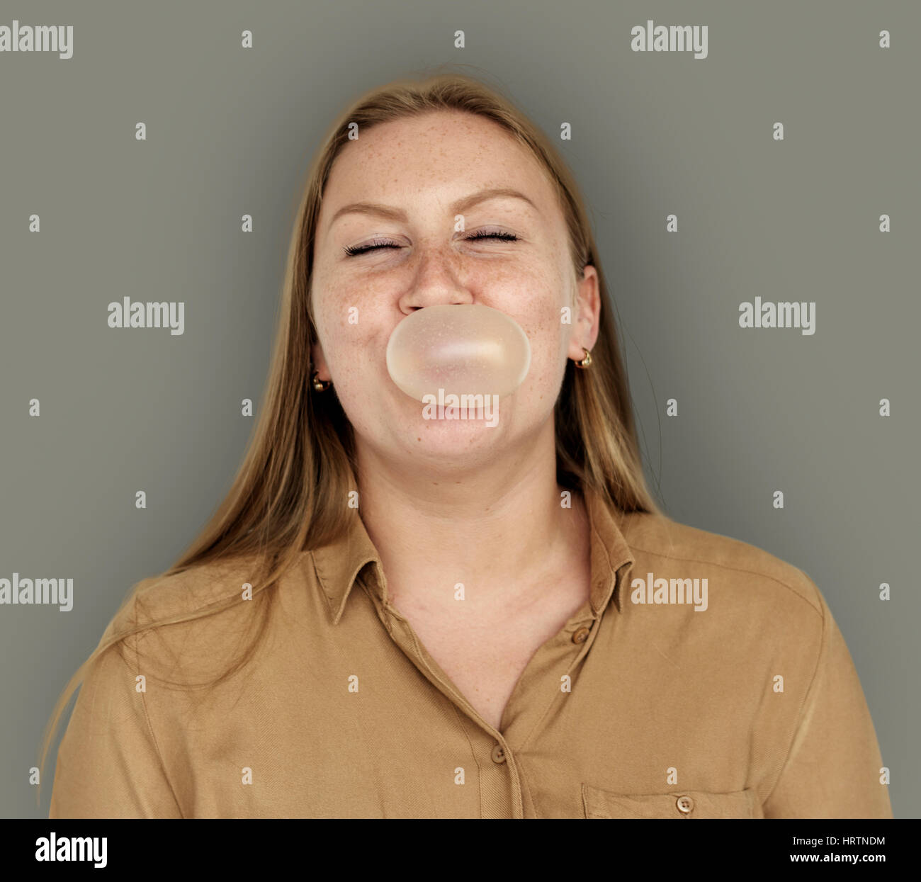 Bubble gum girl hi-res stock photography and images - Alamy