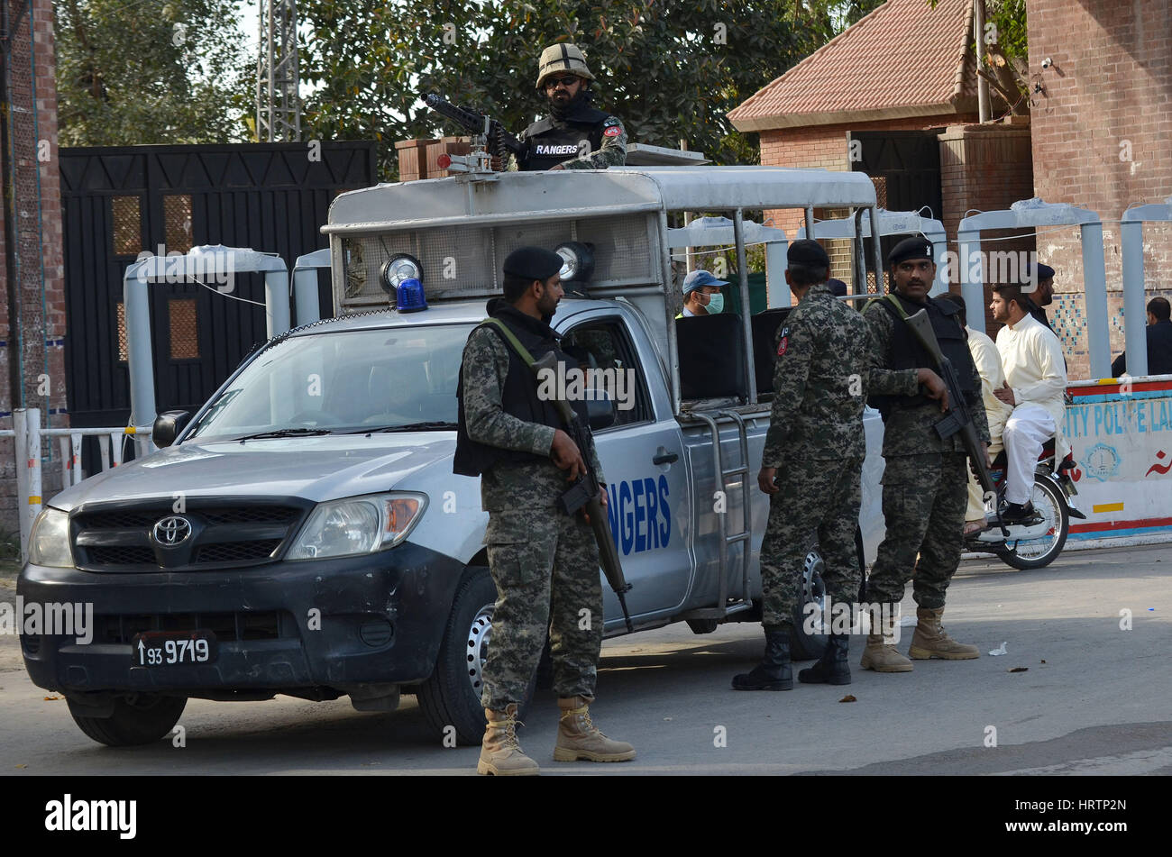 Lahore, Pakistan. 03rd Mar, 2017. Pakistani paramilitary soldiers stand ...