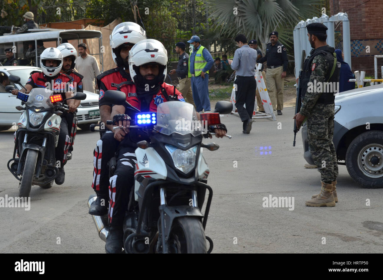 Lahore, Pakistan. 03rd Mar, 2017. Pakistani paramilitary soldiers stand ...