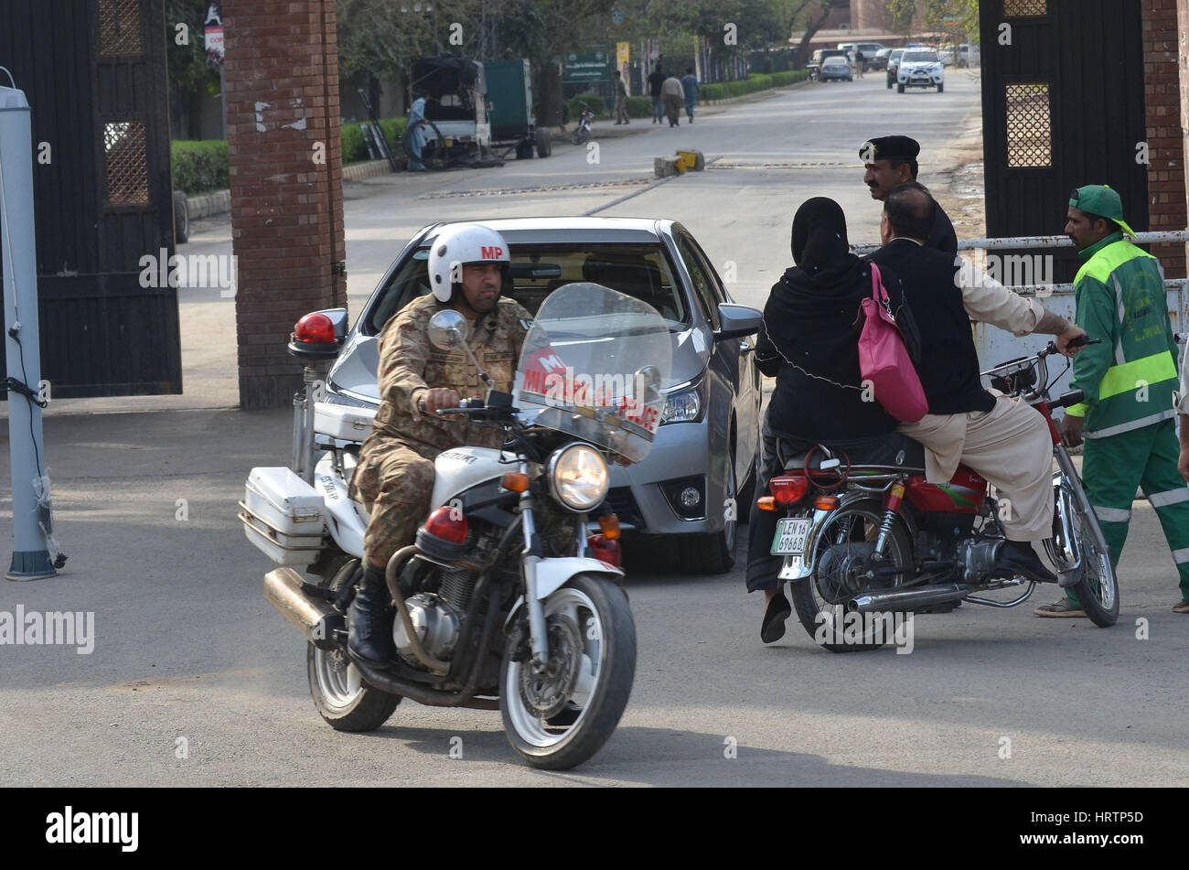 Pakistani paramilitary stand guard in hi-res stock photography and ...