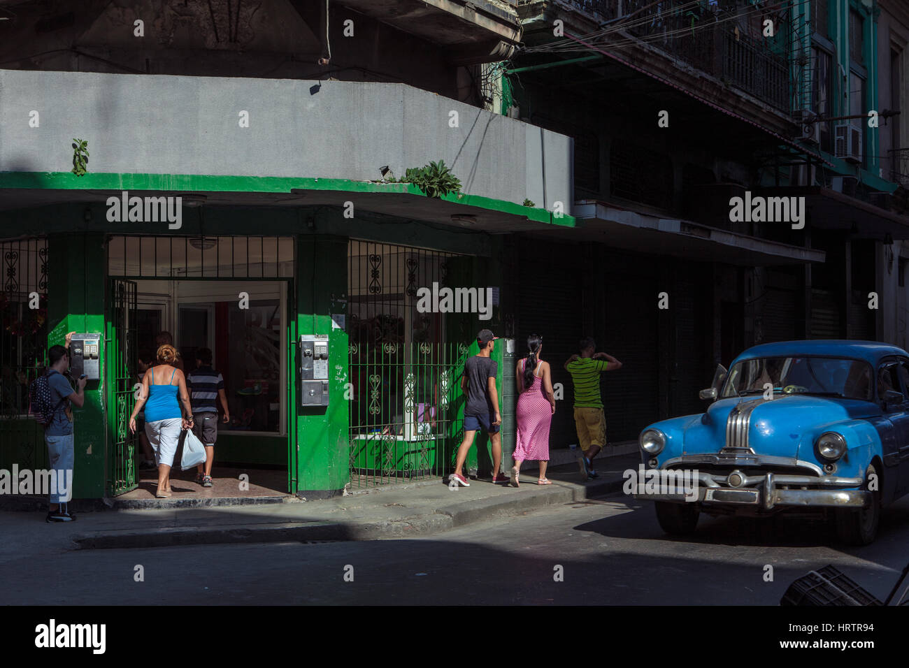 Vintage classic american car in a old street of old Avana, Cuba Stock ...