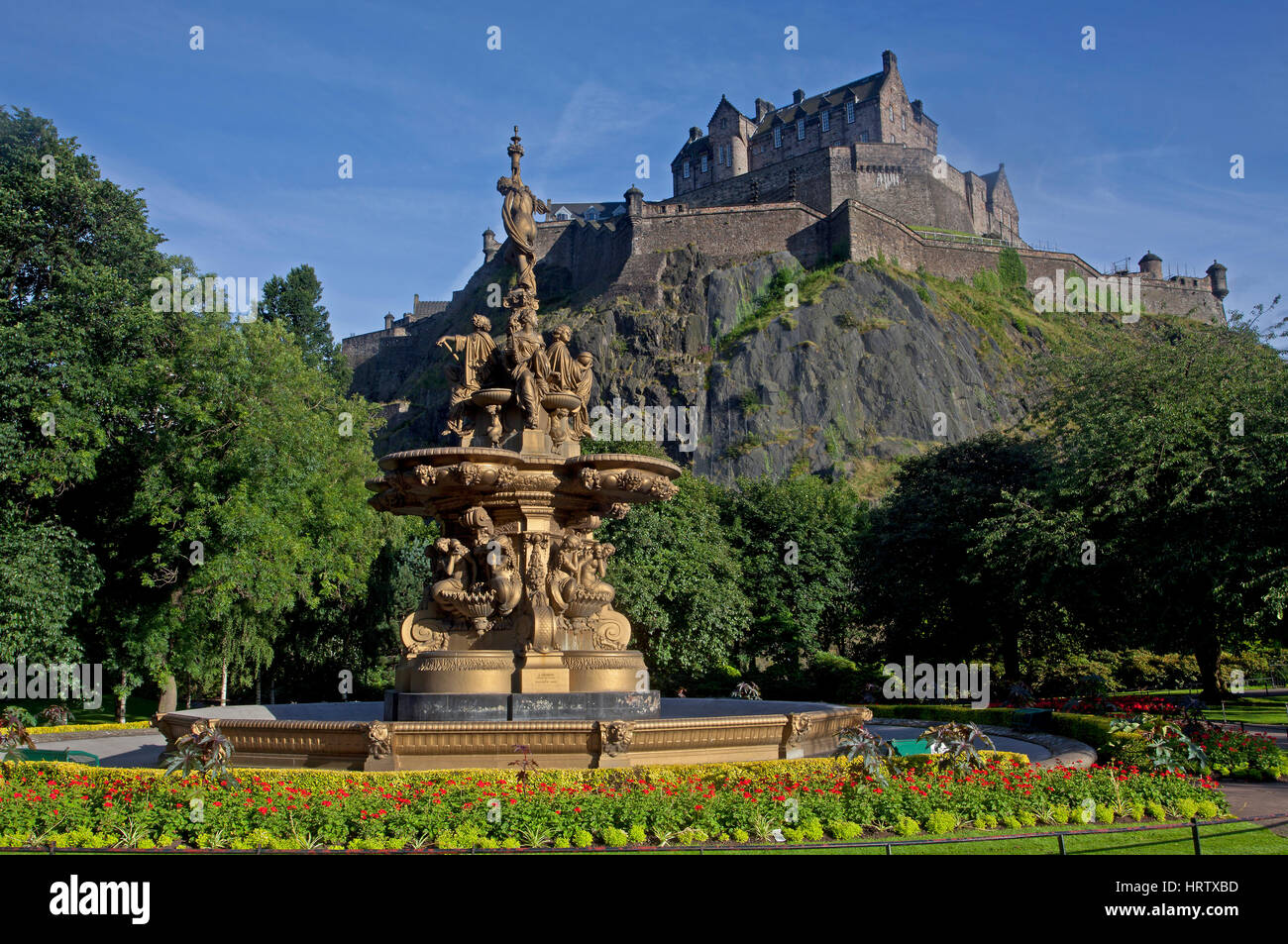 Edinburgh Castle from the fountain in Princes Street Gardens Stock ...