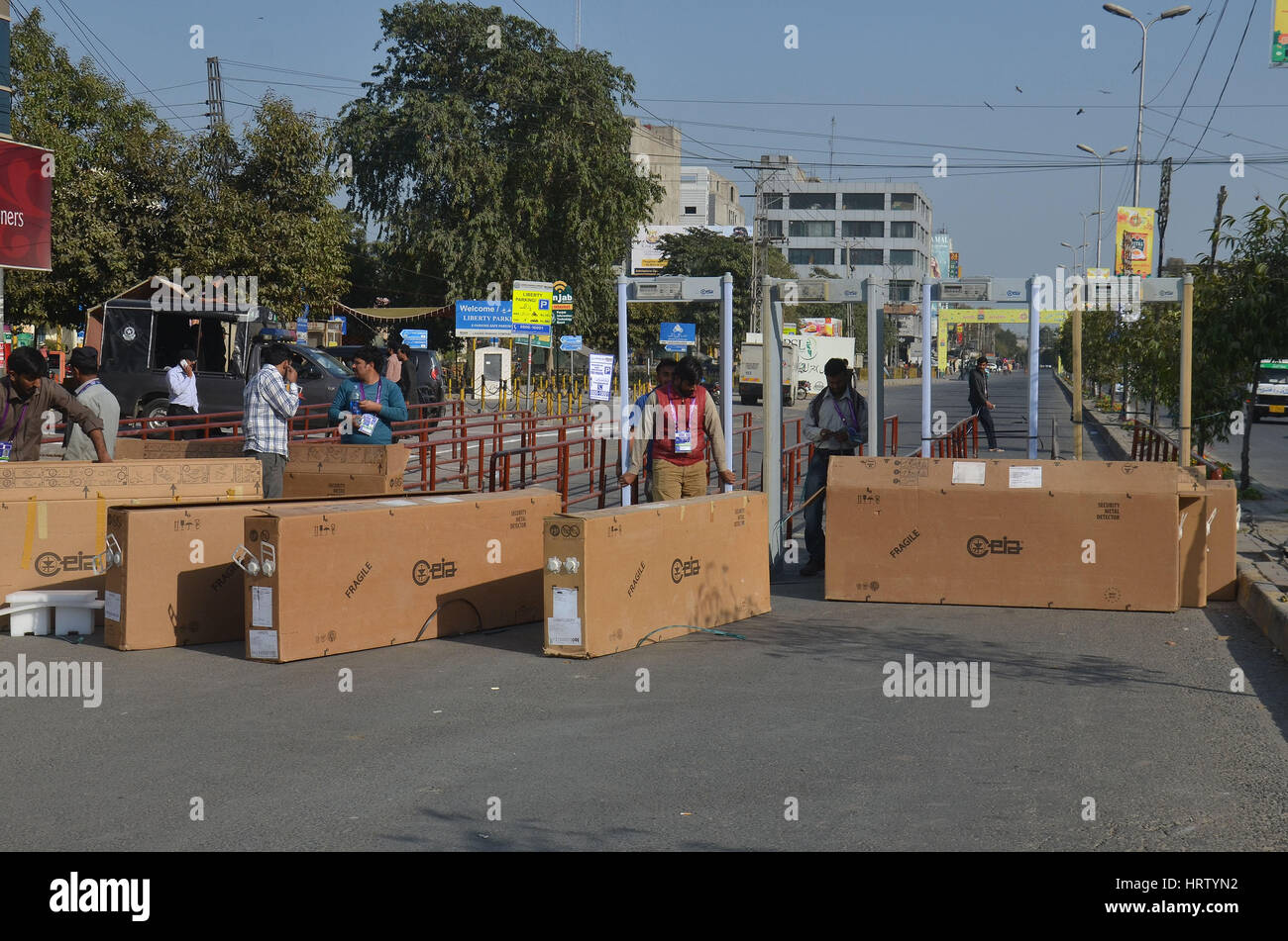 Lahore, Pakistan. 04th Mar, 2017. Pakistani technicians install ...