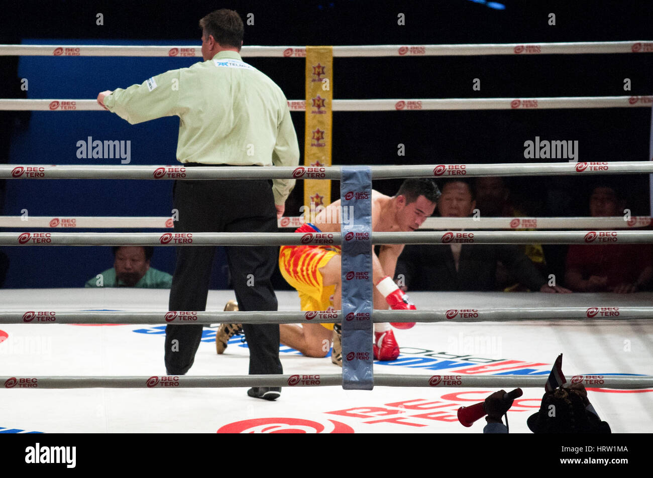 Boxing ring steps hi-res stock photography and images - Alamy