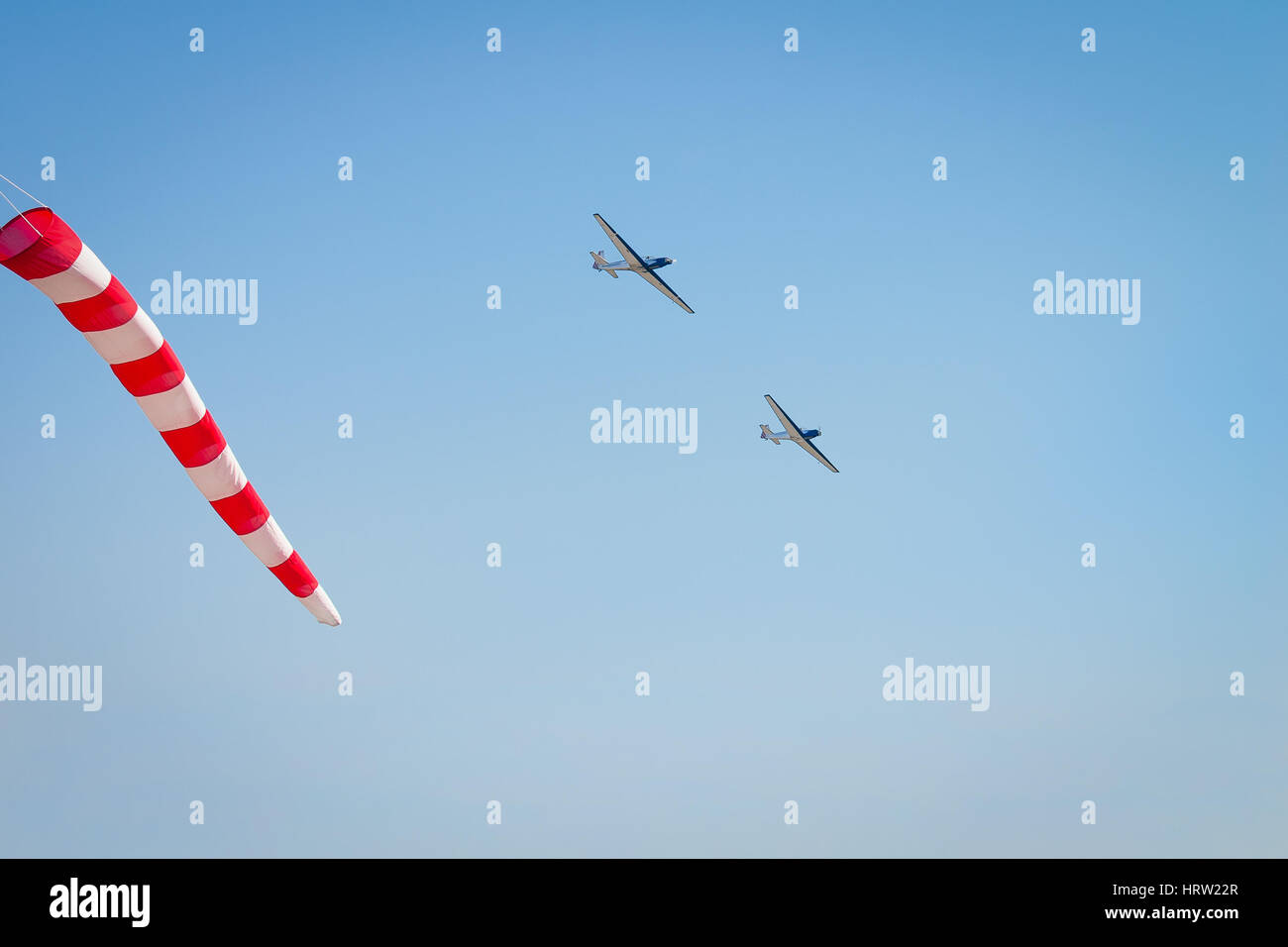 Planes flying close together hi-res stock photography and images - Alamy