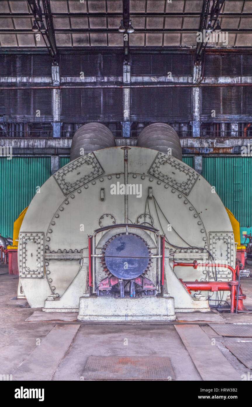 Power plant generator room generators hi-res stock photography and ...
