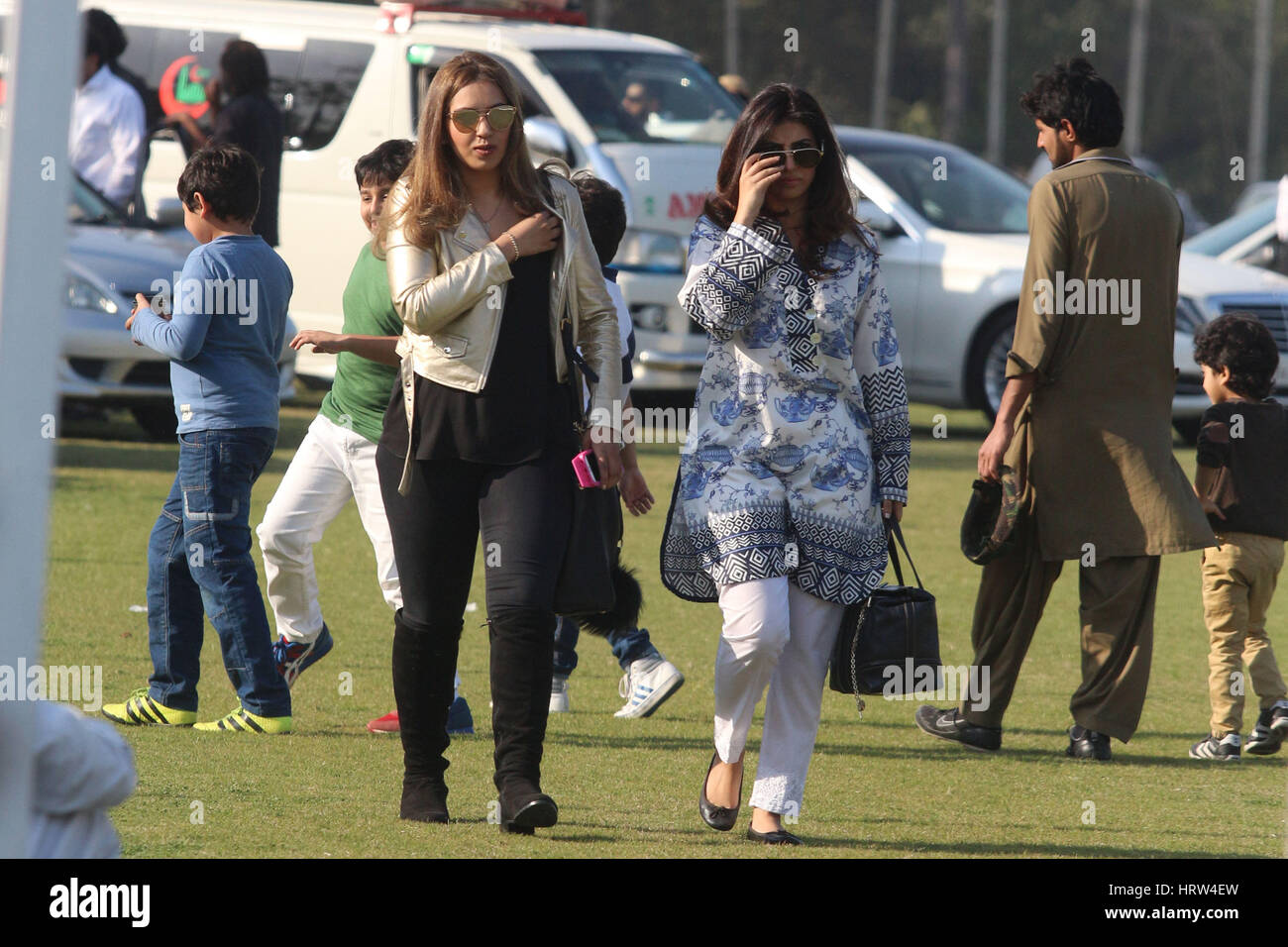 Emporium mall lahore hi-res stock photography and images - Alamy