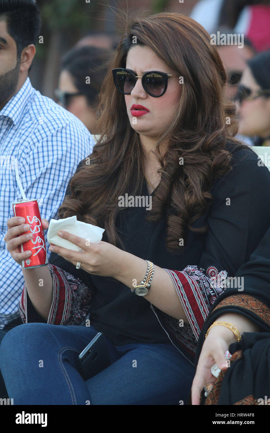Lahore, Pakistan. 04th Mar, 2017. Pakistani spectators watching the ...