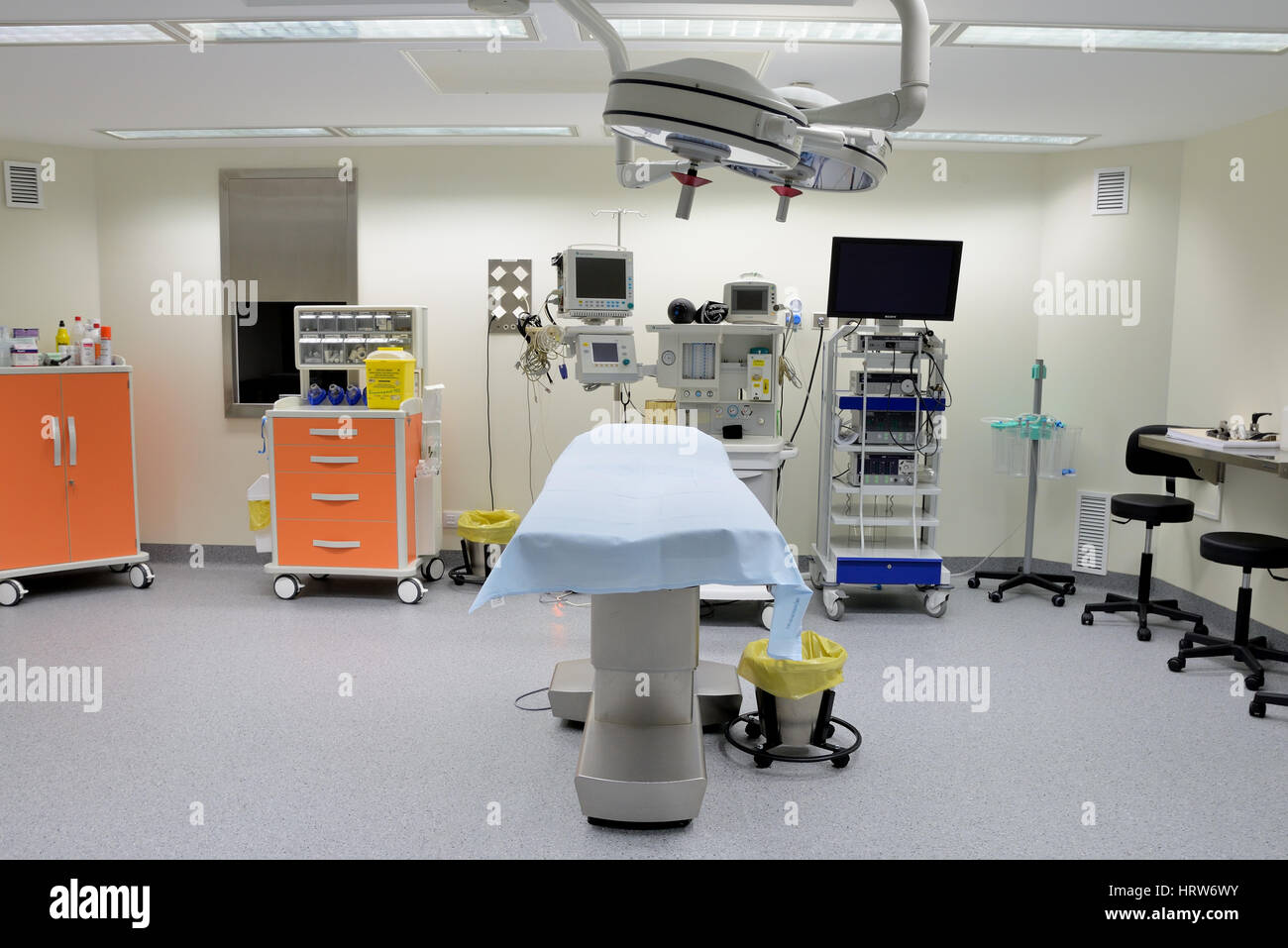 Empty lab equipment hi-res stock photography and images - Alamy