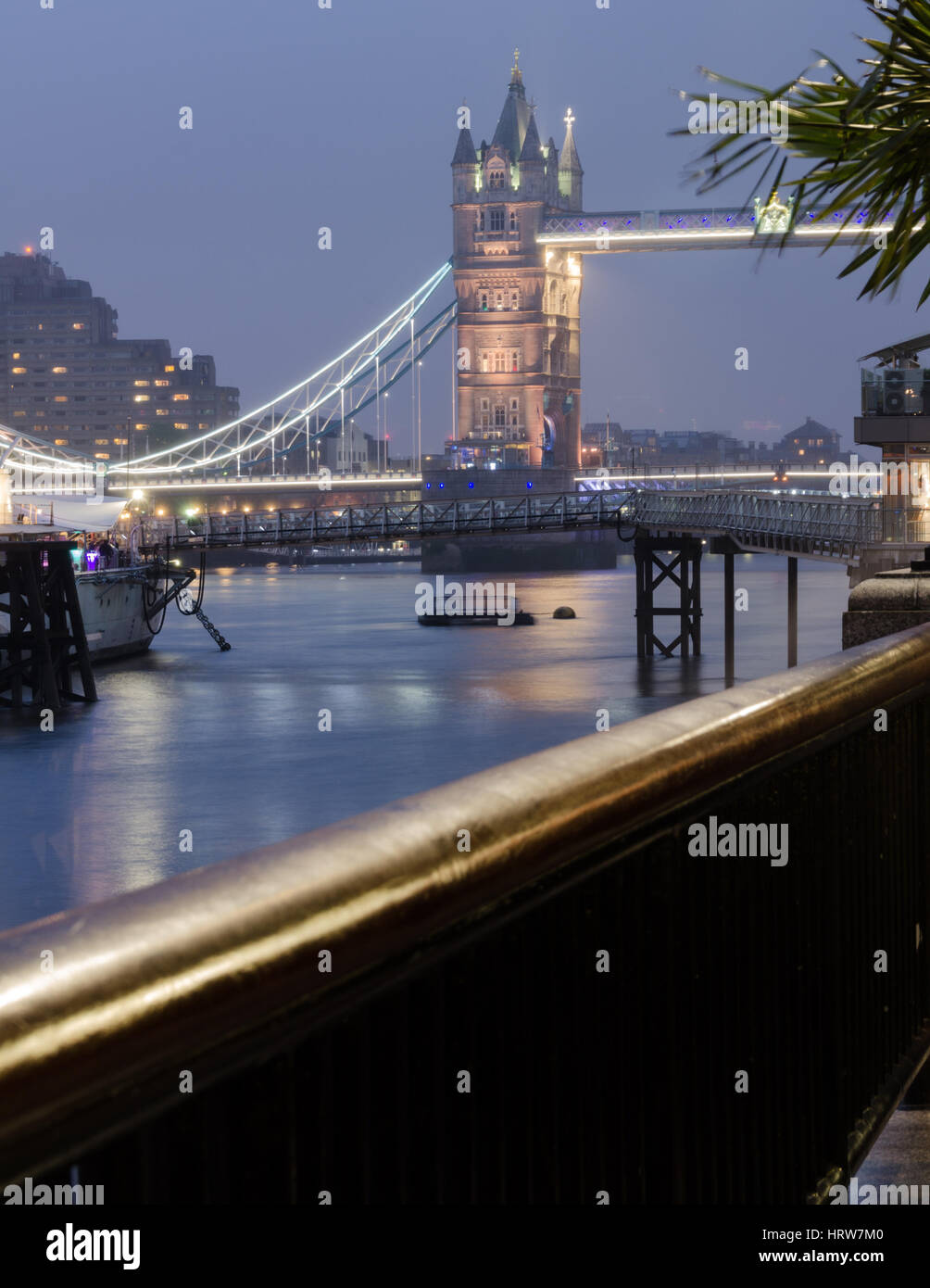 Bridge night lanterns lights hi-res stock photography and images - Alamy