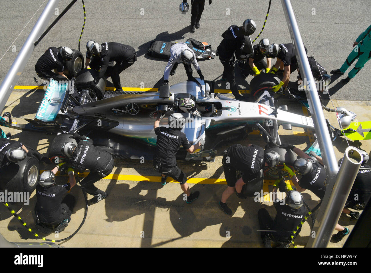 Mercedes formula one pit crew hi-res stock photography and images - Alamy