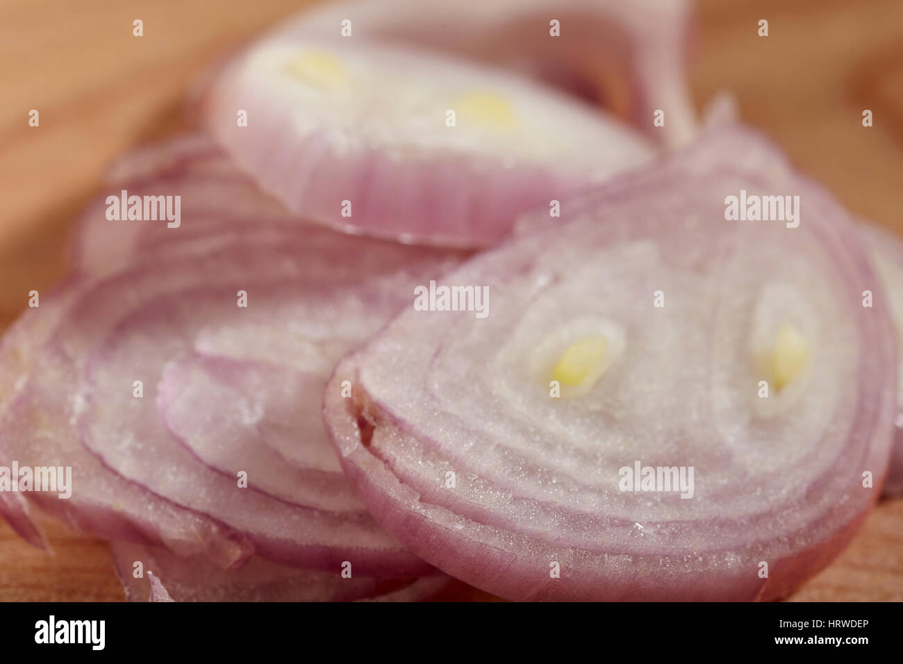 slices of fresh, raw shallot Stock Photo - Alamy