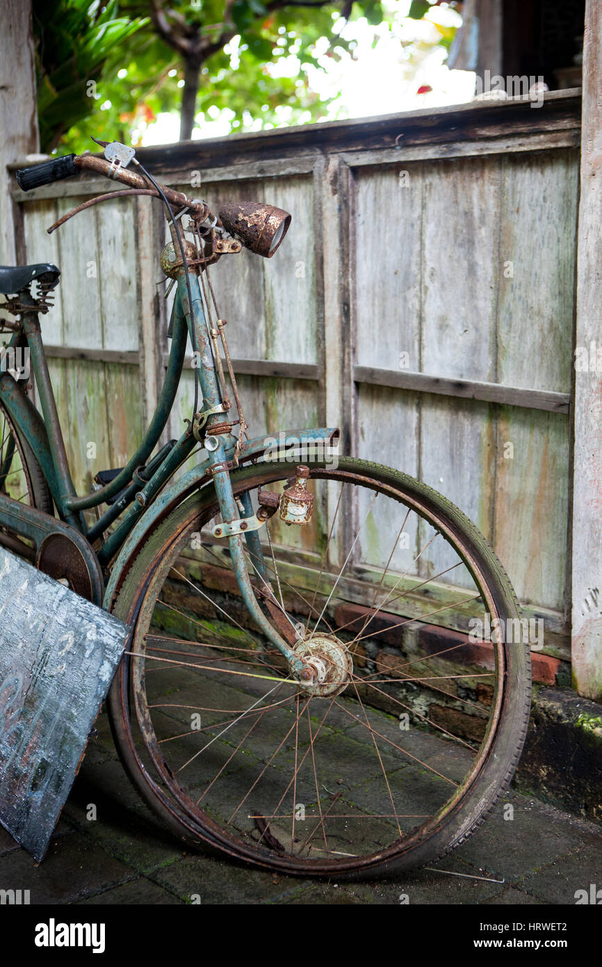Broken bicycle frame hi-res stock photography and images - Alamy