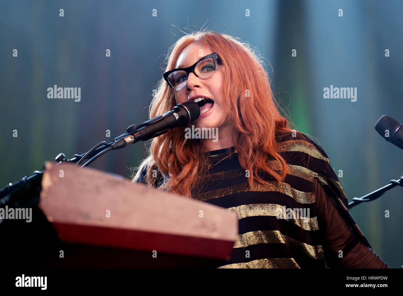 Tori amos keyboard hi-res stock photography and images - Alamy