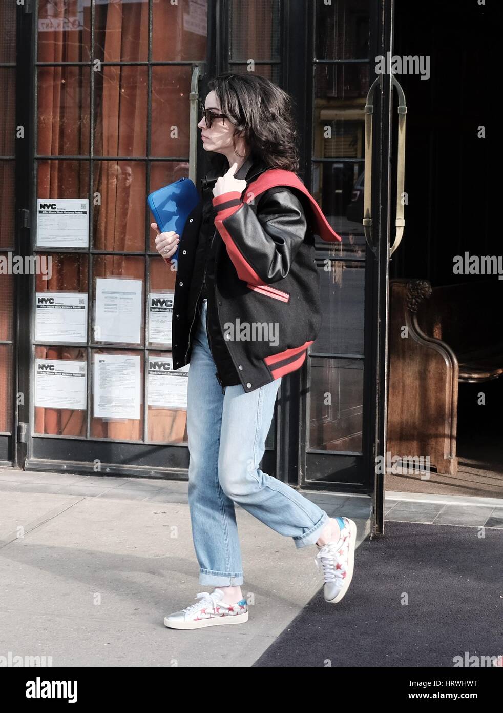 St vincent singer hi-res stock photography and images - Alamy