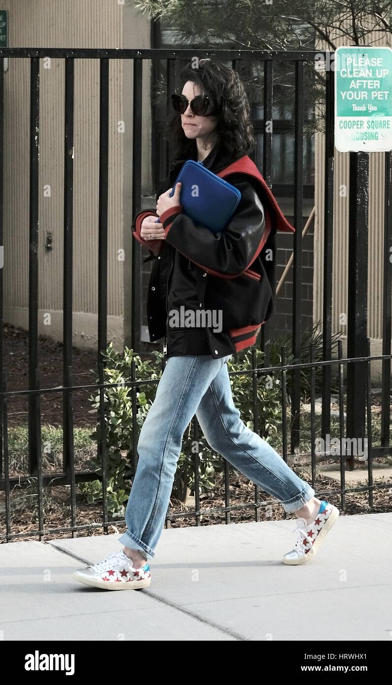 St vincent singer hi-res stock photography and images - Alamy