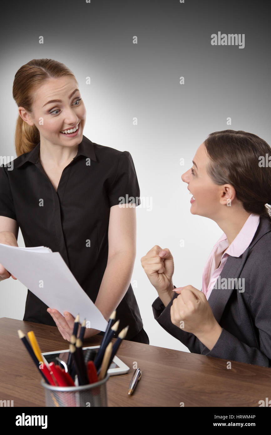 Mentor co worker discussion hi-res stock photography and images - Alamy