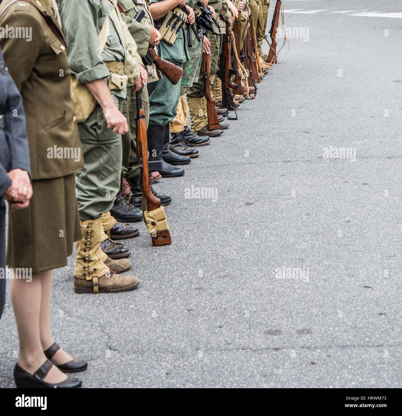 Wwii american soldiers standing hi-res stock photography and images - Alamy