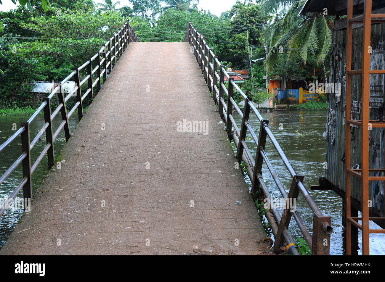 Kerala alleppey backwaters bridge hi-res stock photography and images ...