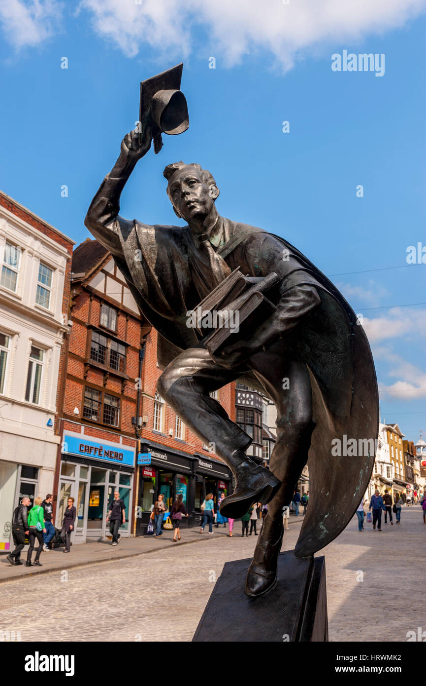 ‘Surrey Scholar’ Statue in Guildford High St Stock Photo - Alamy