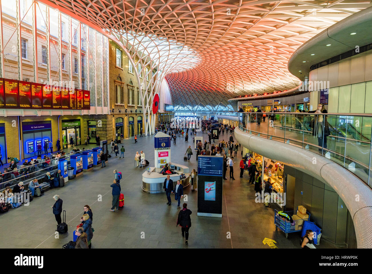 Kings cross station departure board hi-res stock photography and images ...