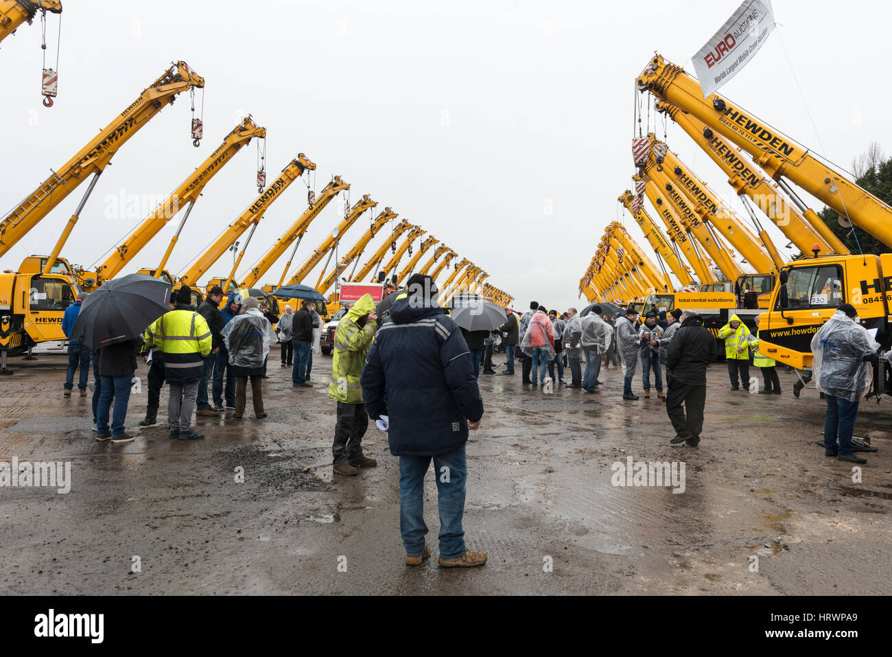 Mobile crane auction hi-res stock photography and images - Alamy