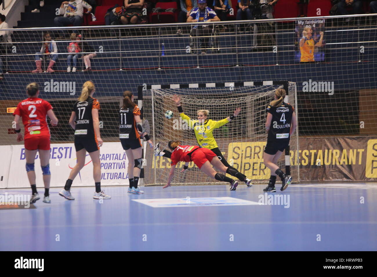 Handball goalkeeper hi-res stock photography and images - Alamy