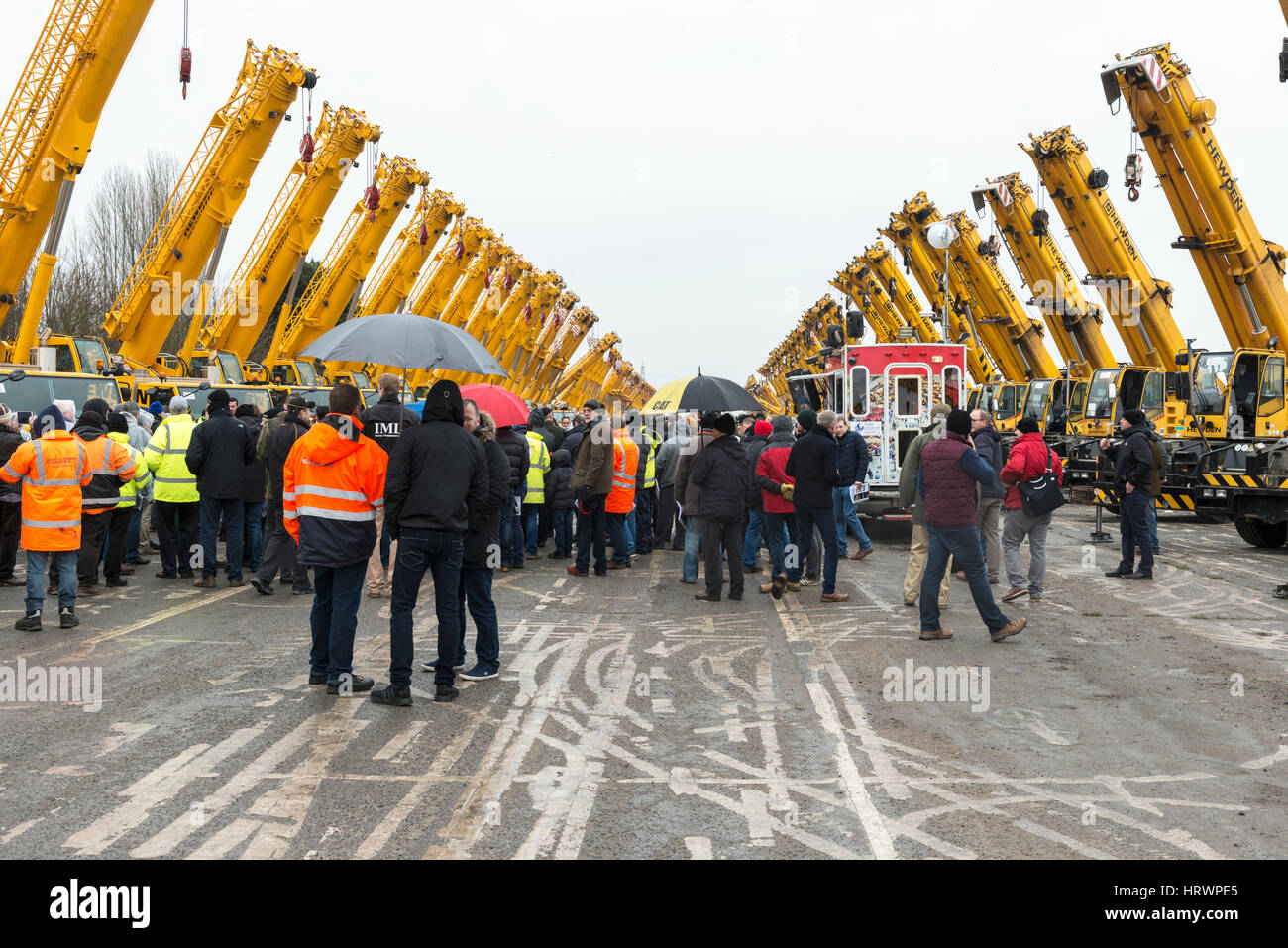Mobile crane auction hi-res stock photography and images - Alamy