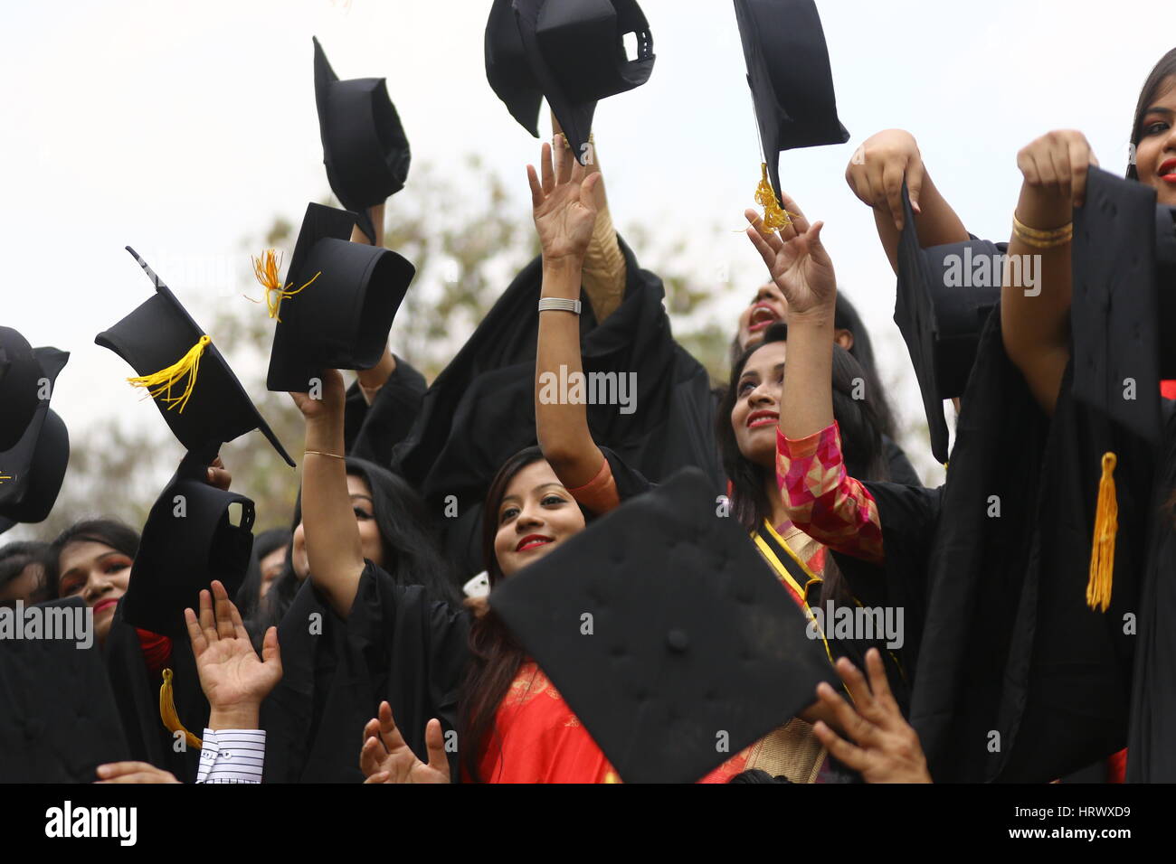 Dhaka, Bangladesh. 4th Mar, 2017. Dhaka University graduates throw ...