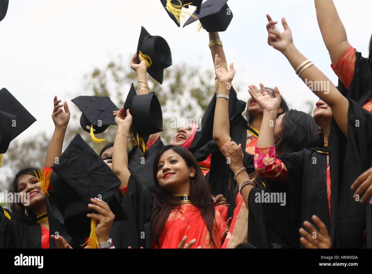 Dhaka, Bangladesh. 4th Mar, 2017. Dhaka University graduates throw ...