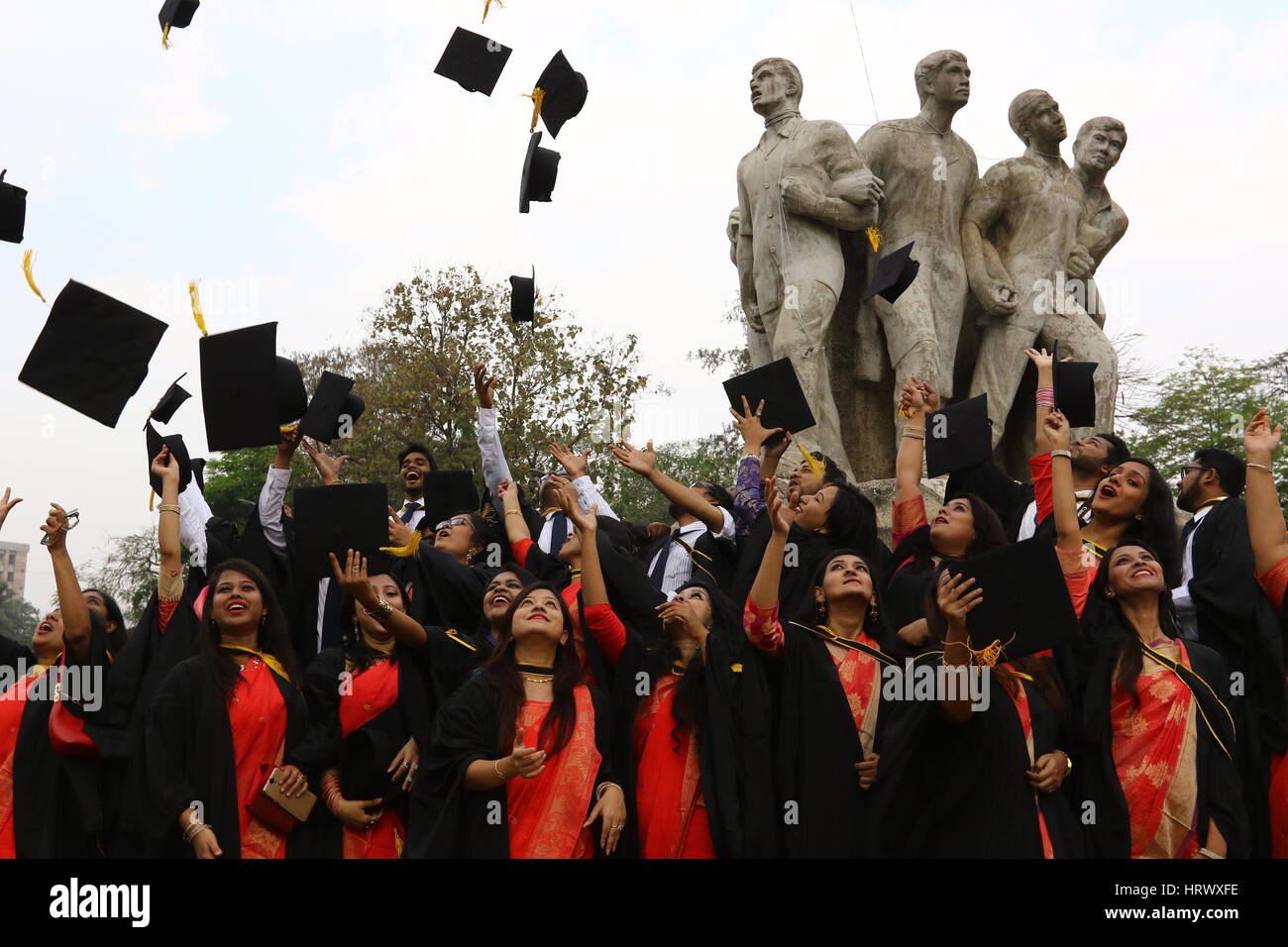 Dhaka, Bangladesh. 4th Mar, 2017. Dhaka University graduates throw ...