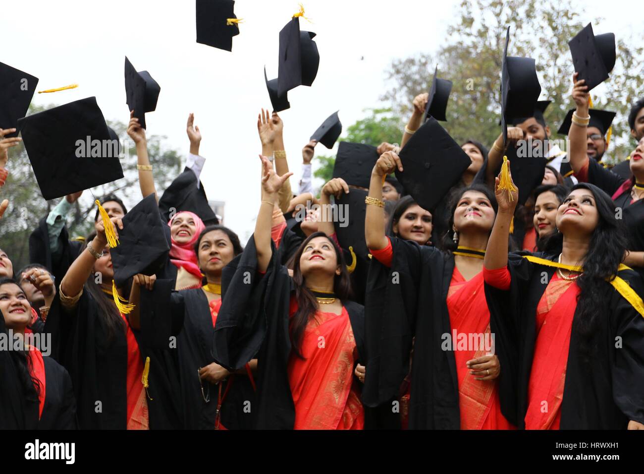 Dhaka, Bangladesh. 4th Mar, 2017. Dhaka University graduates throw ...