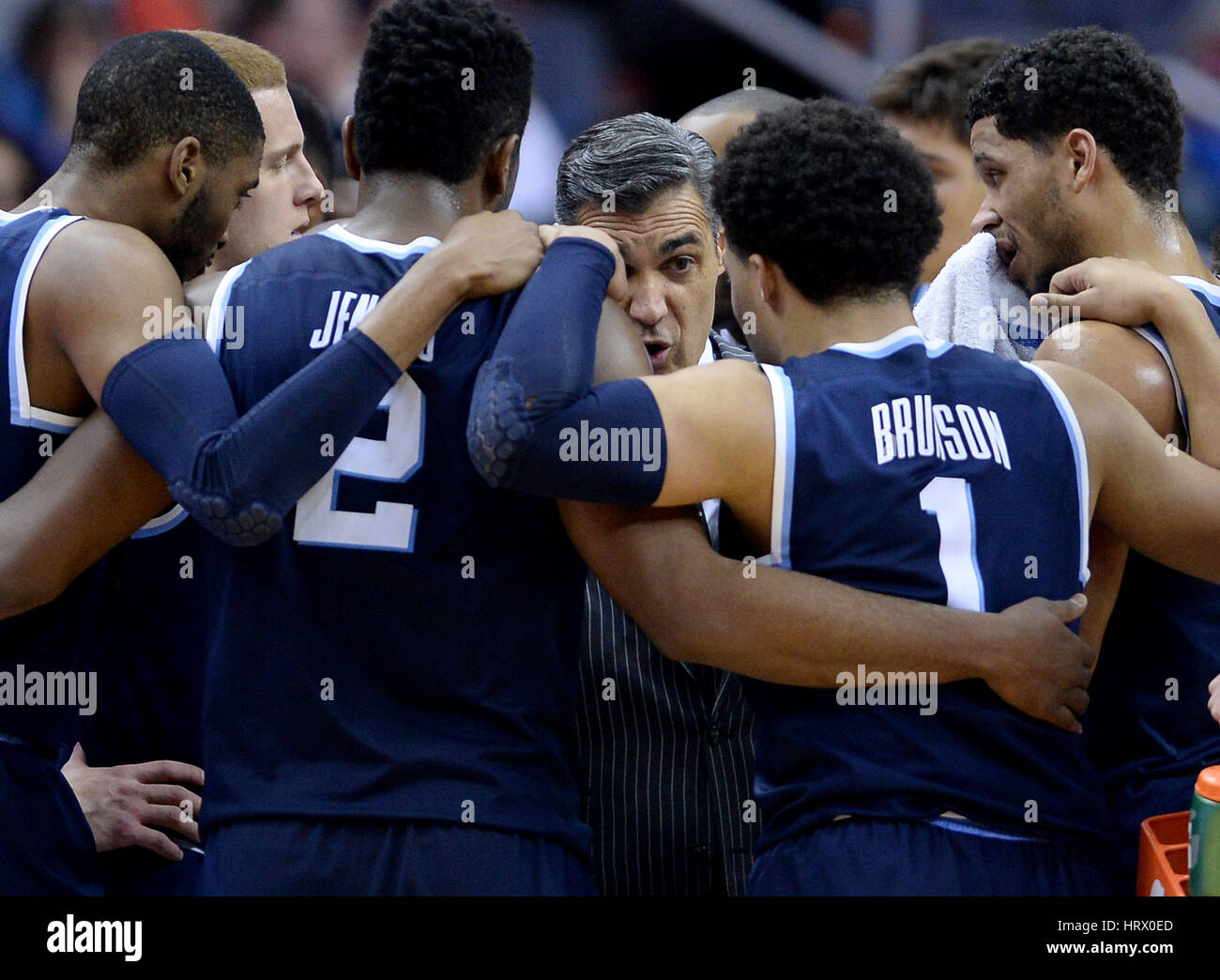 Coach basketball players huddles hi-res stock photography and images ...