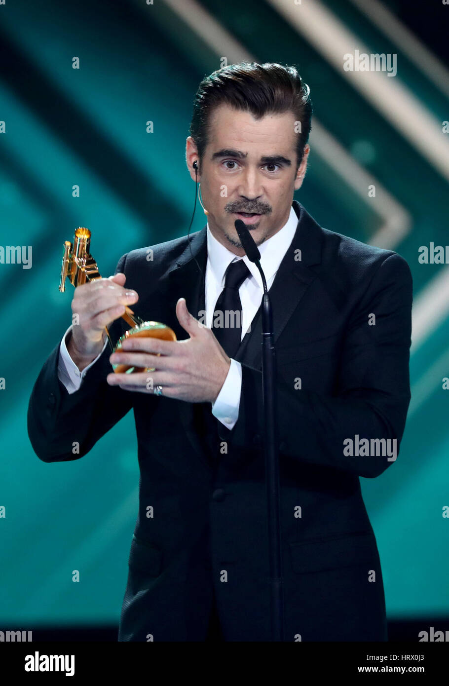 Hamburg, Germany. 04th Mar, 2017. Irish actor Colin Farrell receives an ...