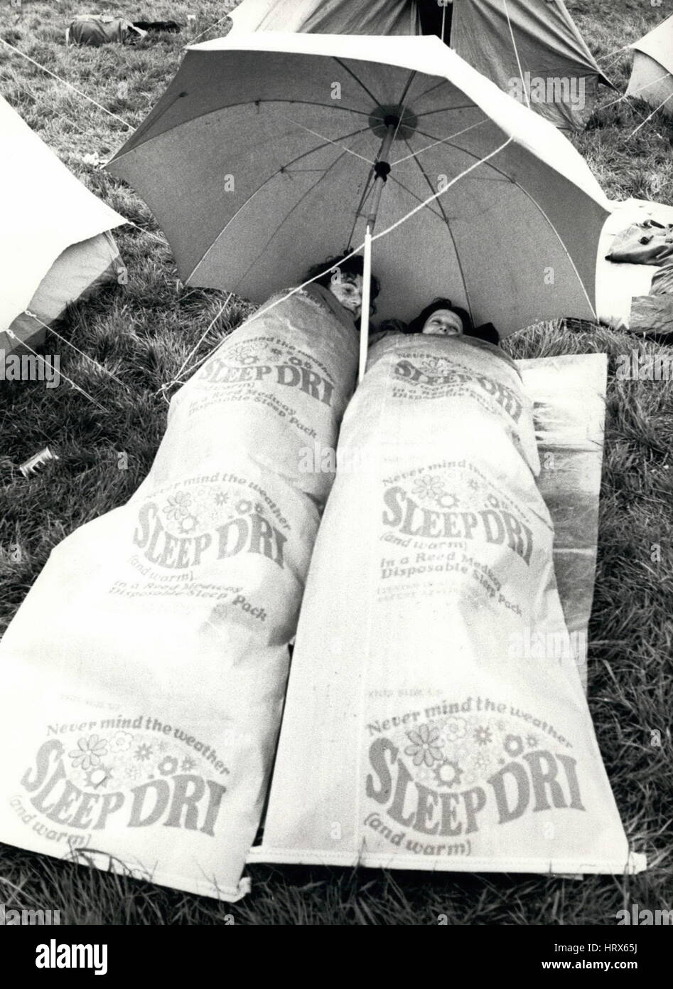 Pop fans 1972 hi-res stock photography and images - Alamy