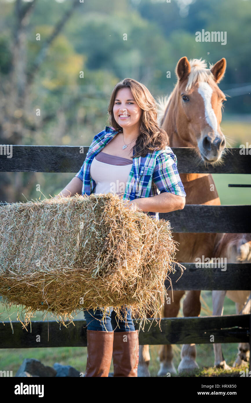 Hauling hay hi-res stock photography and images - Alamy