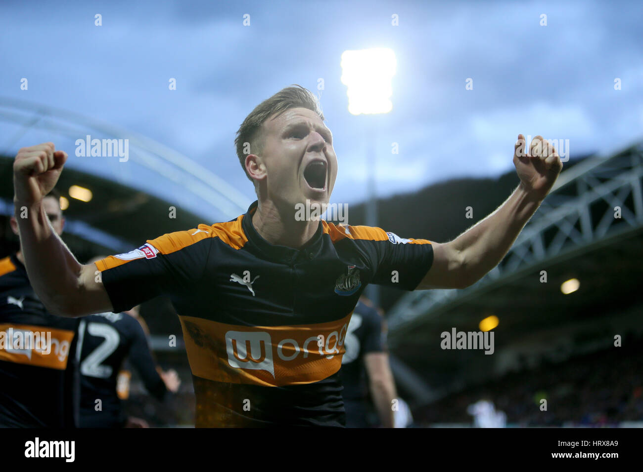 Newcastle United's Matt Ritchie celebrates scoring his side's first ...