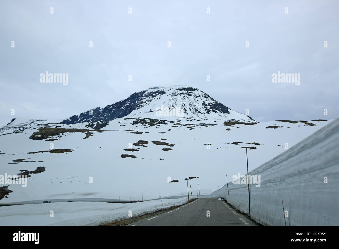 Snow walls hi-res stock photography and images - Alamy