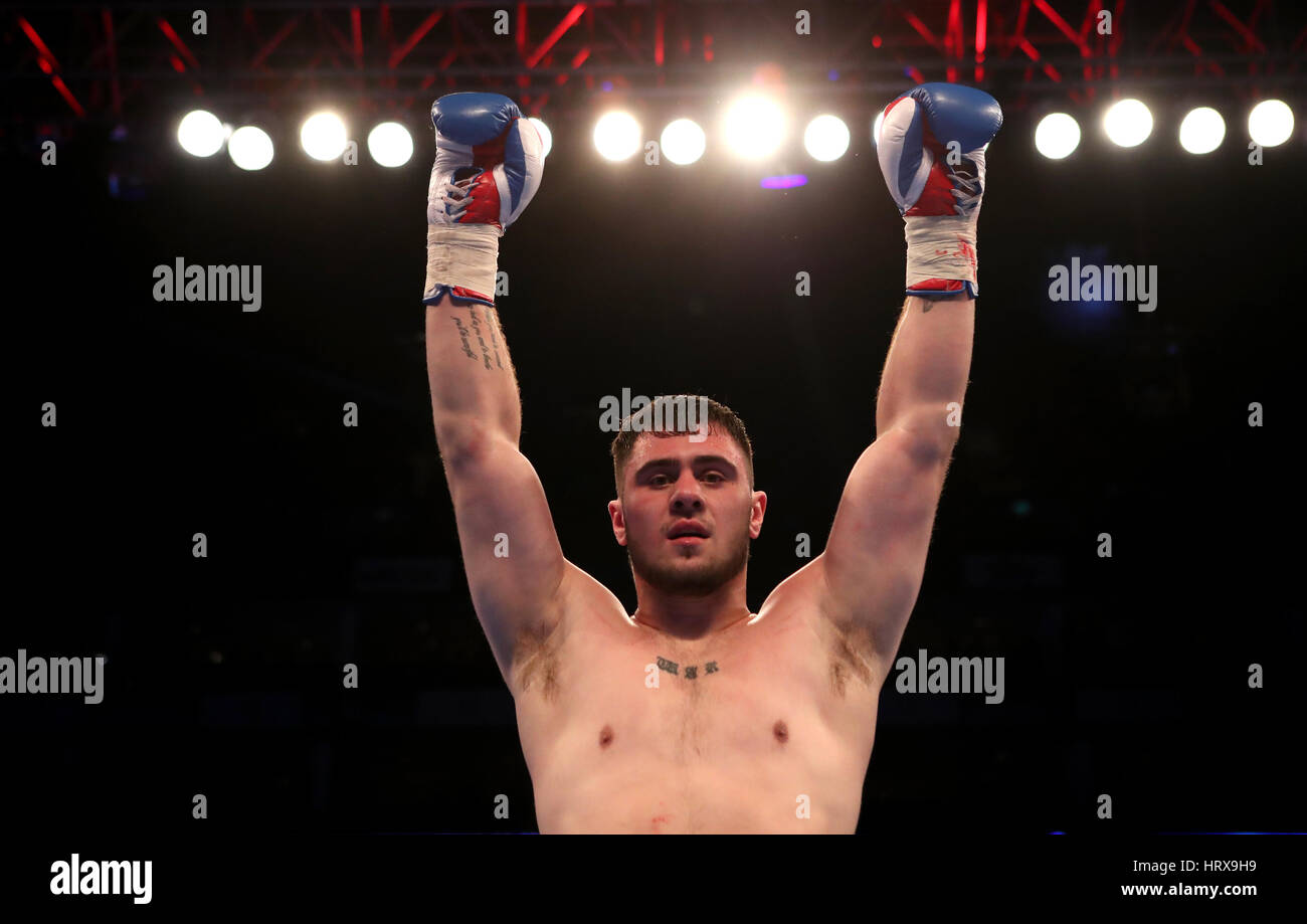 Dave Allen celebrates his victory over David Howe in the heavyweight ...