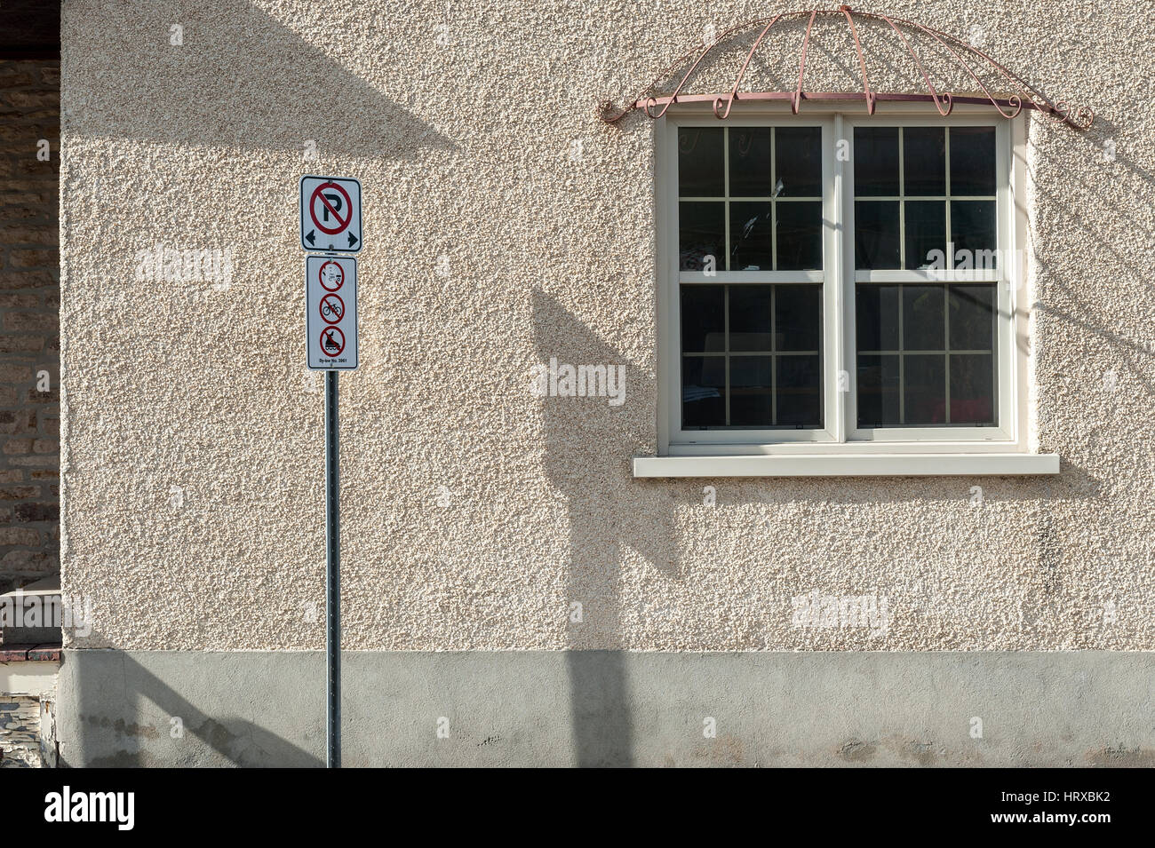 Overhang sign hi-res stock photography and images - Alamy