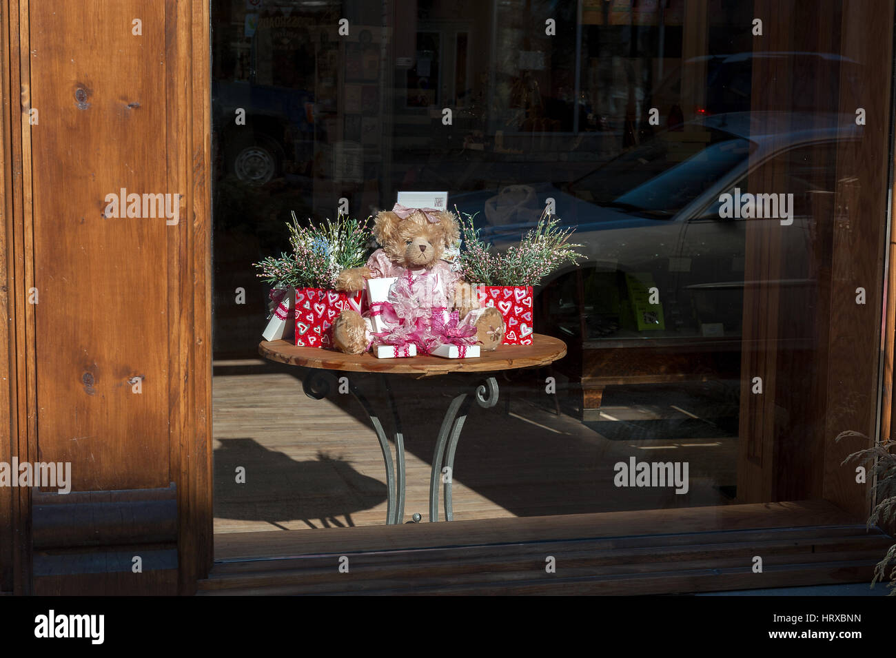 Toy store window display hi-res stock photography and images - Alamy