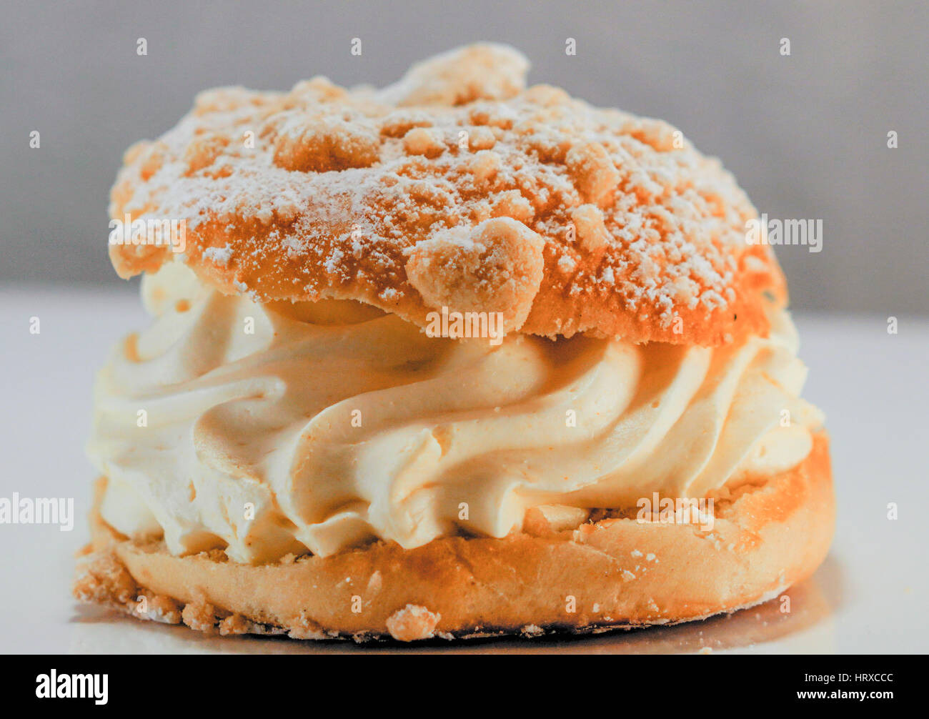 Close up shot of pastries - crumb cake filled with cream Stock Photo ...
