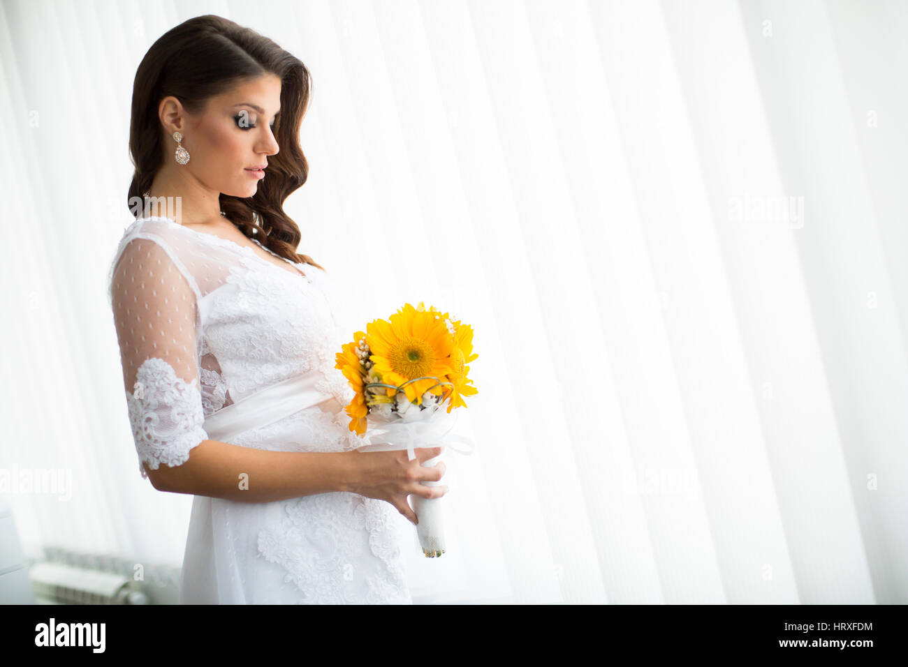 Pregnant bride with a bouquet of sunflowers Stock Photo - Alamy