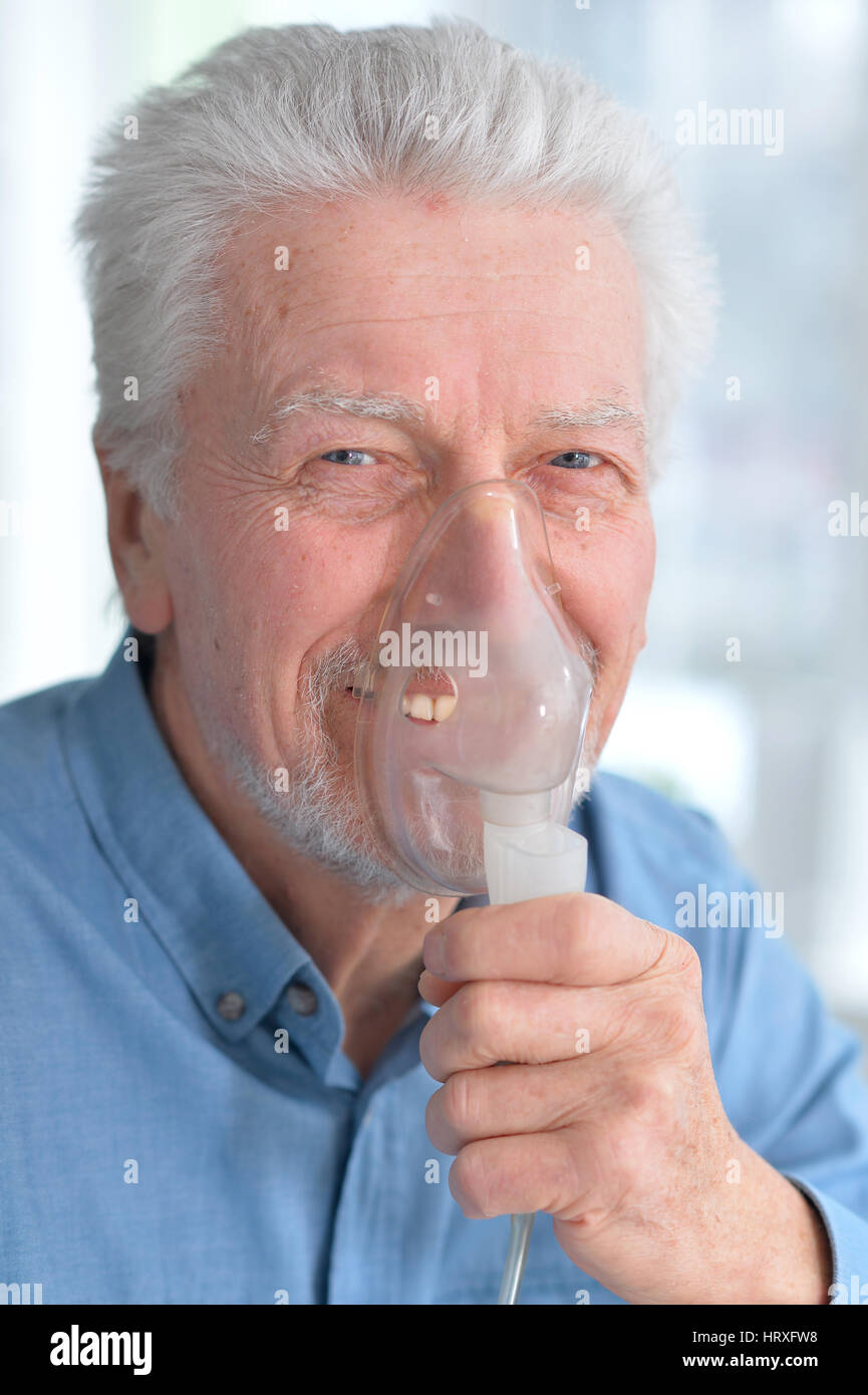 Portrait elderly person oxygen mask hi-res stock photography and images ...