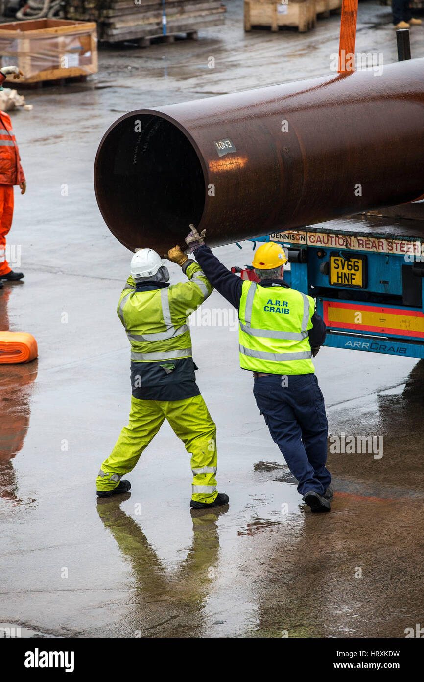 large cargo being unloaded from tanker at Rosyth, Scotland Stock Photo ...