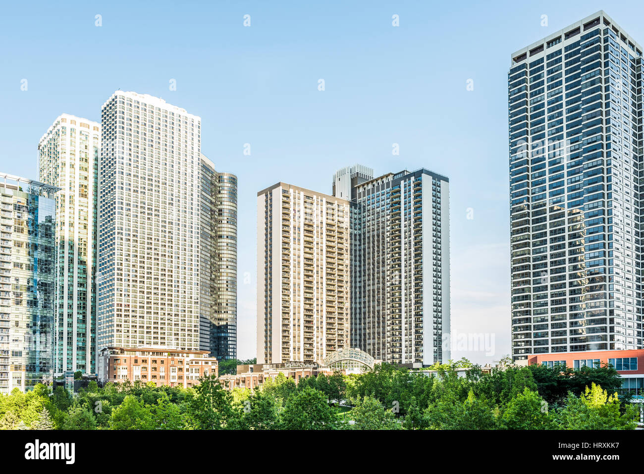 Residential high rise chicago hi-res stock photography and images - Alamy