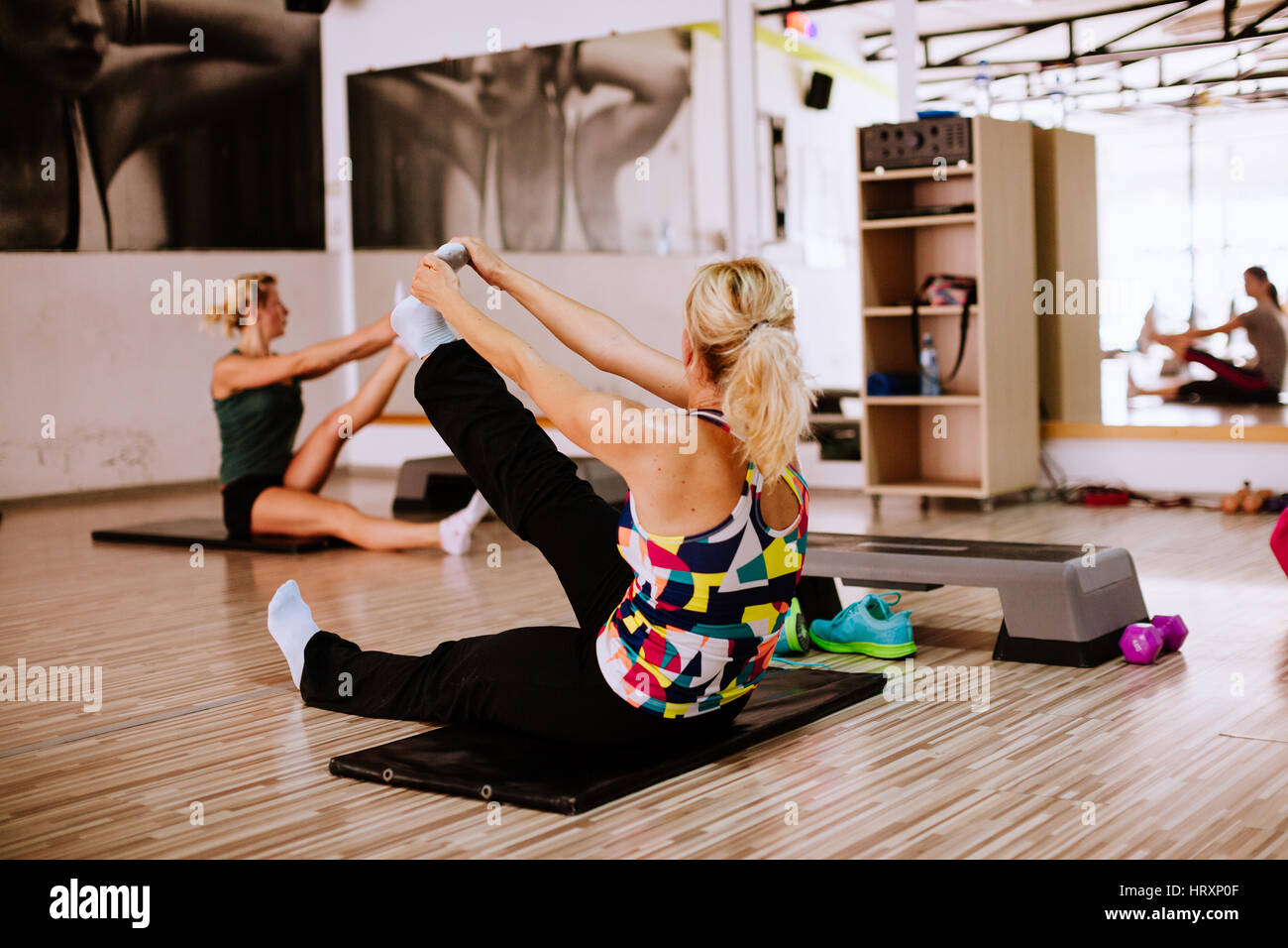 legs stretching group training. Fitness stretching Stock Photo - Alamy